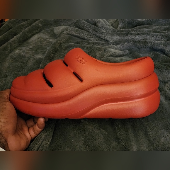 UGG | Shoes | Brand New Ugg Foam Runners Wear All Year Round Never Worn ...